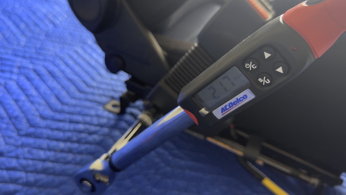 Installing WildCat Blue Recaro SR4 seats and Blue door panels - DC5 ...