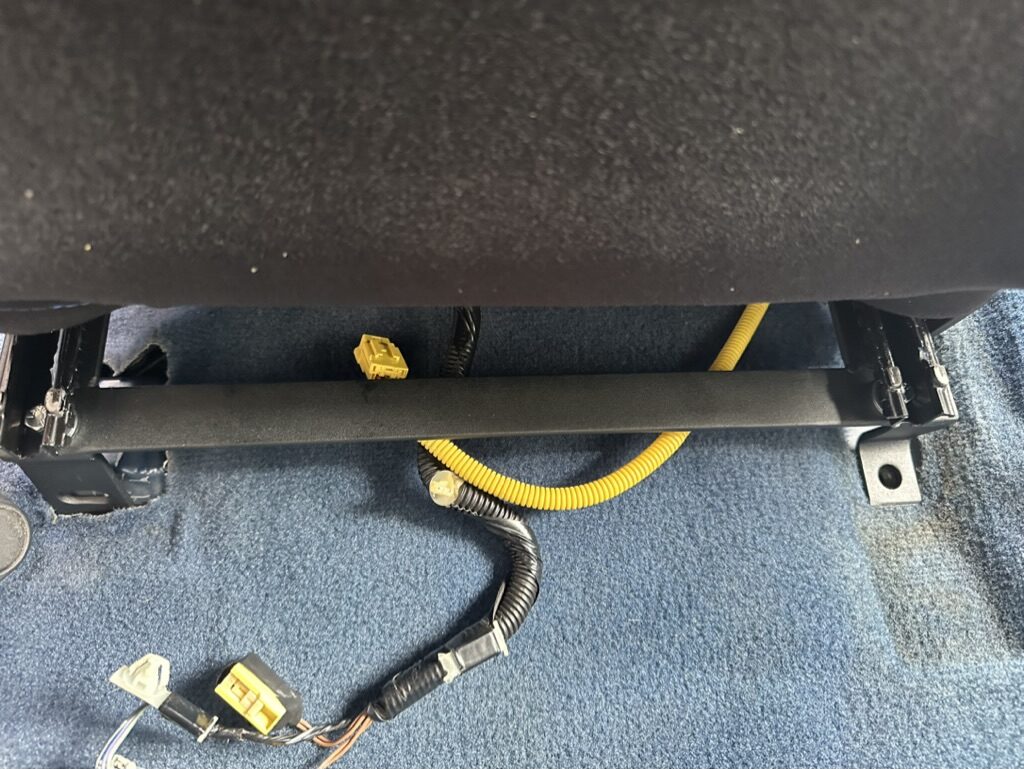 Installing WildCat Blue Recaro SR4 seats and Blue door panels - DC5 ...