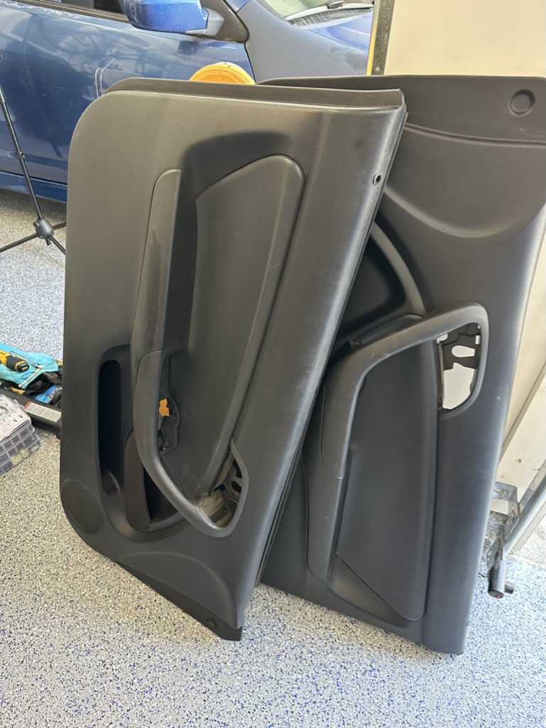 Installing WildCat Blue Recaro SR4 seats and Blue door panels - DC5 ...