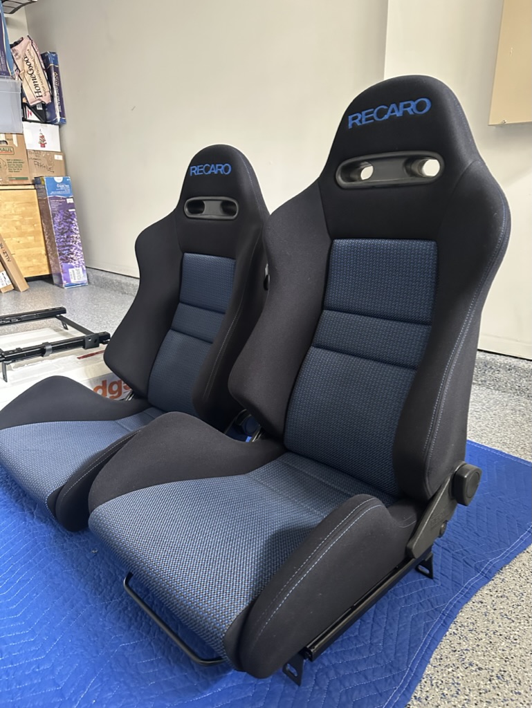 Installing WildCat Blue Recaro SR4 seats and Blue door panels - DC5 ...