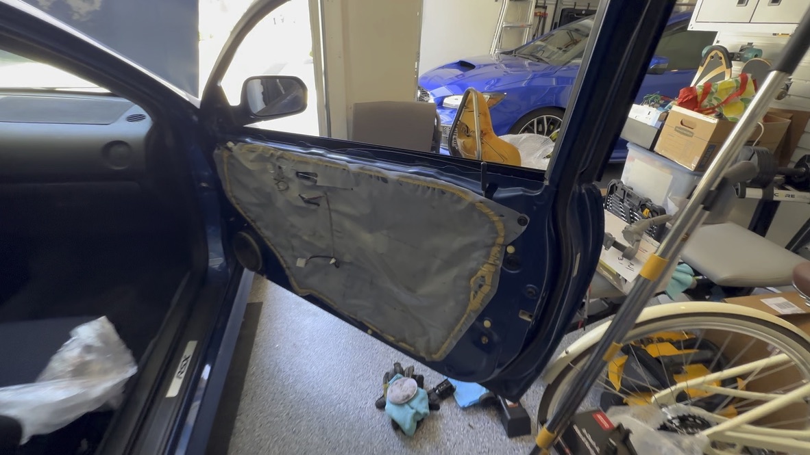 Installing WildCat Blue Recaro SR4 seats and Blue door panels - DC5 ...