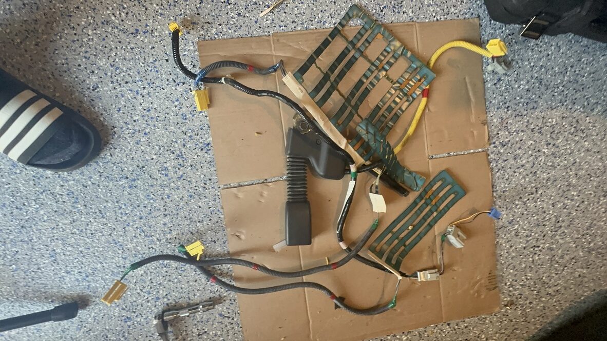 Installing WildCat Blue Recaro SR4 seats and Blue door panels - DC5 ...